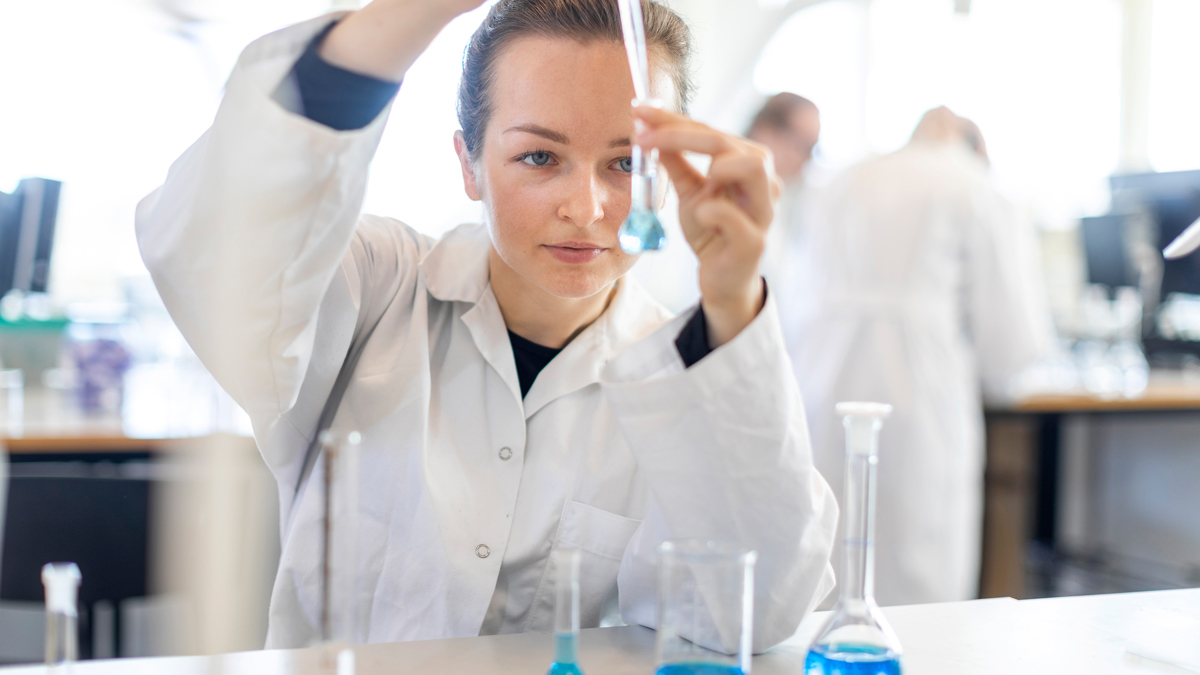 Få en laborant i praktik - Erhvervsakademi Aarhus